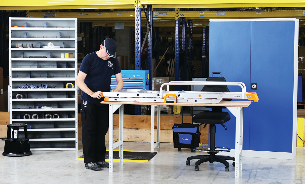 Escabeau professionnel aluminium avec rampe - Manutan - Manutan.pt